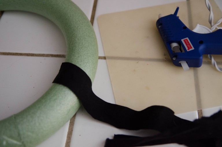 DIY Bat Wreath - Eighteen25