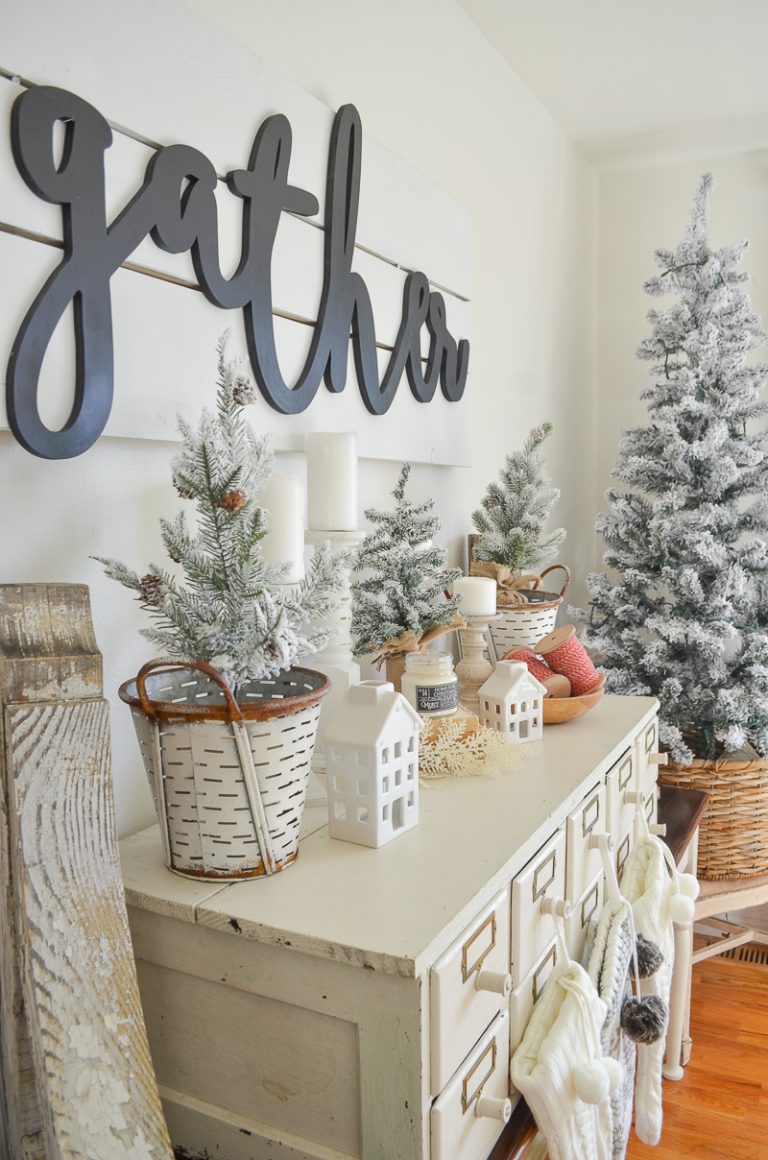 Farmhouse Christmas Decor - Eighteen25
